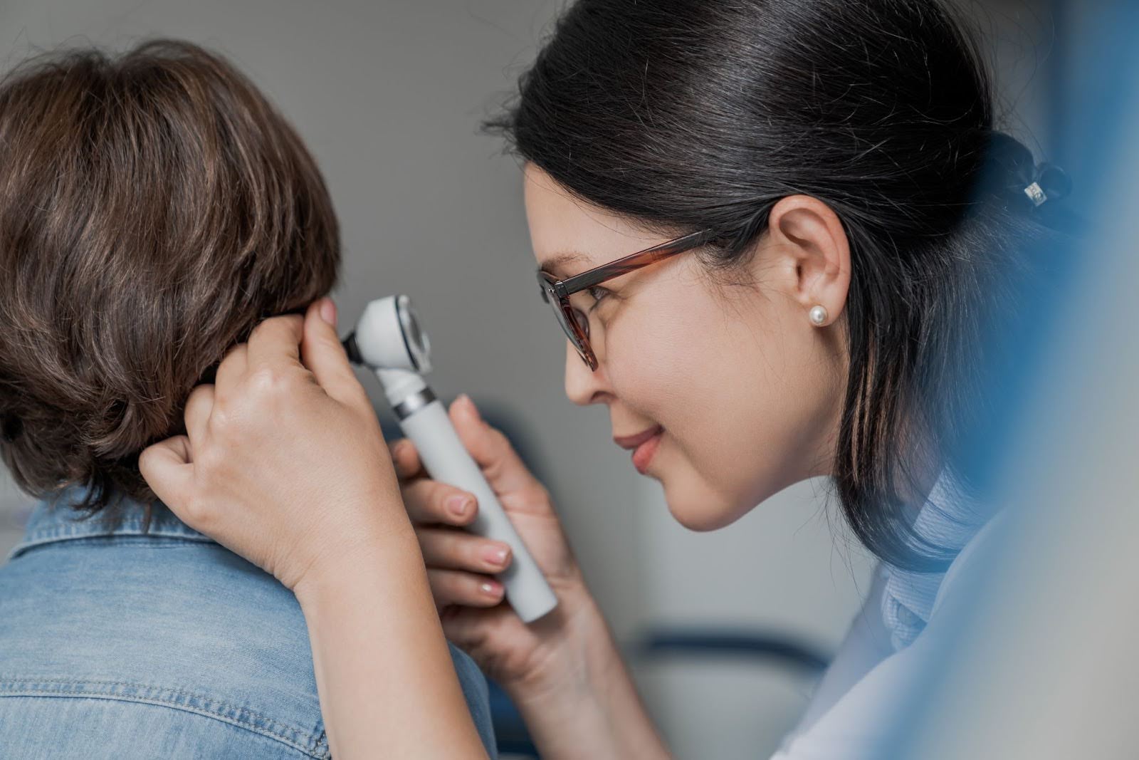 Listening Rehabilitation and Hearing Aids for Hearing Loss